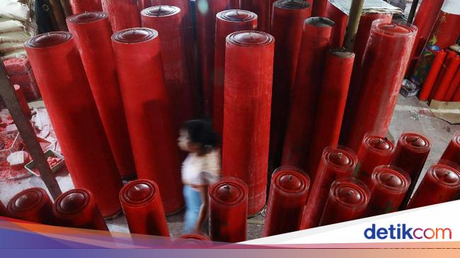 Produksi Lilin Jelang Imlek Meningkat Tajam Produksi Lilin Jelang Imlek Meningkat Tajam