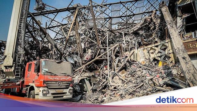 Gedung Runtuh di Iran, Lebih dari 20 Pemadam Kebakaran Tewas