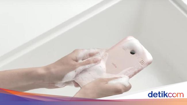 Kyocera Rafre, Ponsel Android yang Bisa Dicuci Pakai Sabun