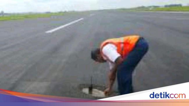 Aspal Runway Terkelupas, Bandara Juanda Sempat Ditutup