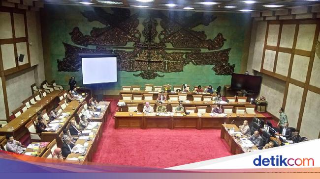 DPR Usul Bentuk Panja Selamatkan AJB Bumiputera DPR Usul Bentuk Panja Selamatkan AJB Bumiputera
