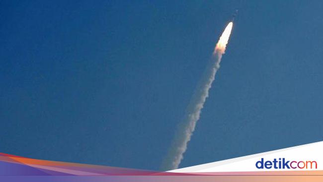 India Luncurkan Roket Luar Angkasa Pertama Buatan Dalam Negeri