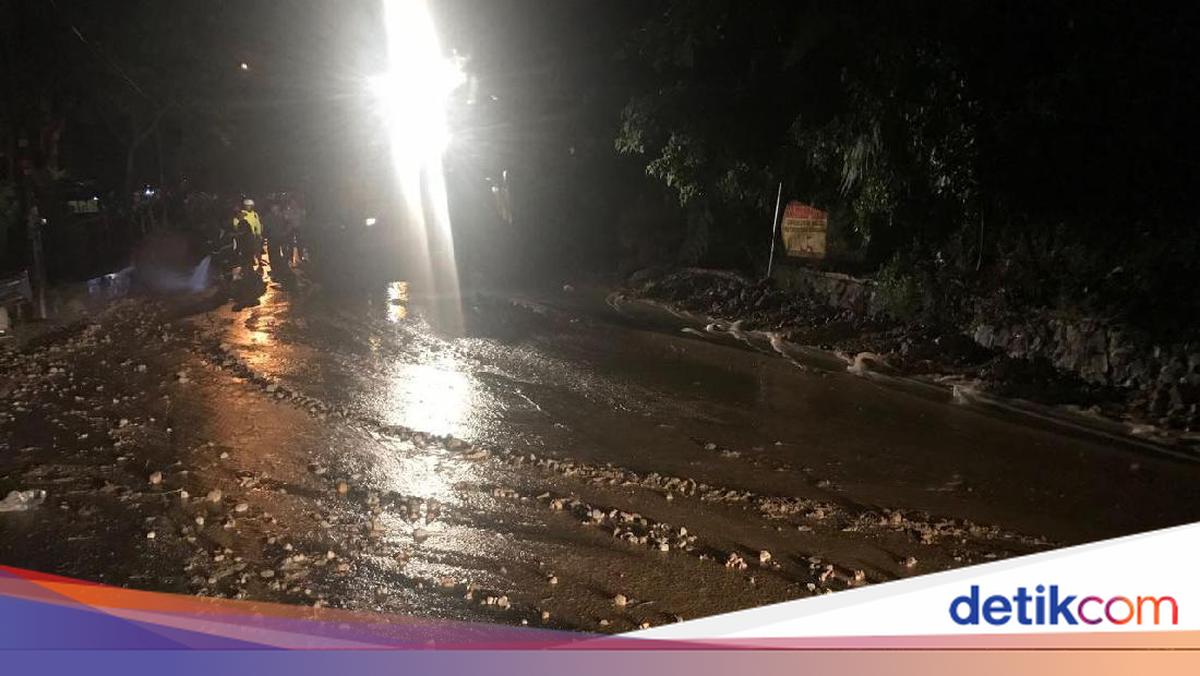 Longsor di Puncak Dibersihkan, 2 Jalur Sudah Dibuka