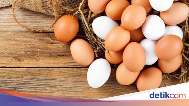 Wah, di Dalam Telur Ini Ada Telur Utuh Berkulit!
