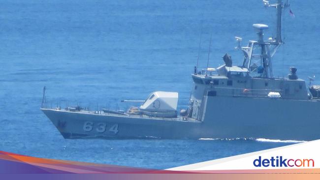 Penampakan KRI Hiu Berpatroli Jaga Kawasan Hotel Raja Salman