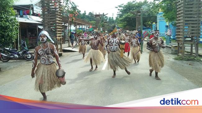 Harmonis, Ini Potret Kemeriahan Karnaval Budaya di Raja Ampat