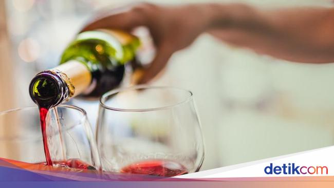 Botol Ini Dirancang Khusus agar Wine Tak Berceceran Saat Dituang