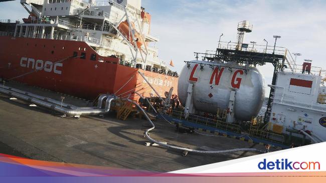 Jokowi Beri Tugas Pertamina Bangun Infrastruktur Regasifikasi LNG