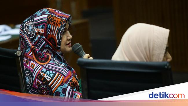 Cerita Unik Cici Tegal: Berawal Ngoceh di Kantor, Kini Jadi Pelawak Senior