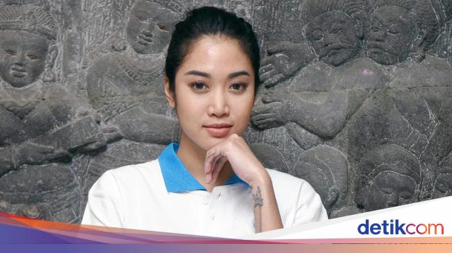 Aksi Buka Baju Saat Manggung Viral Ini Tanggapan Widi Vierratale
