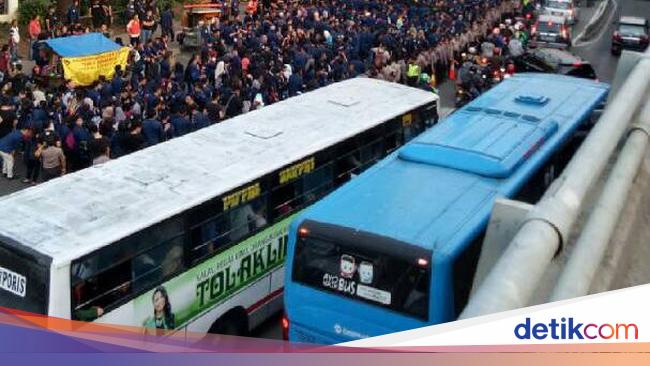 Peringati Tragedi 98, Mahasiswa Trisakti Long March