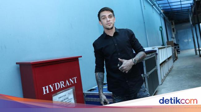 Penampilan Perdana Sean Azad Usai Tersandung Kasus Narkoba