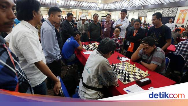 Permainan Catur GM Susanto Megaranto Curi Perhatian Penonton