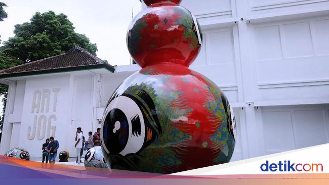 Intip 'Bola Mata' Wedhar Riyadi di Art Jog 10