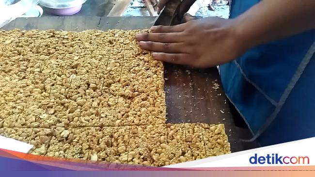 Jelang Lebaran, Produsen Geti di Blitar Panen Pesanan