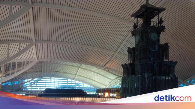 Foto: Menara Jam Baru Hiasi Bandara Ngurah Rai Bali