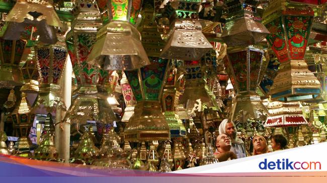 Ramadan di Mesir: Lampu-lampu Indah hingga Berlomba Beri Takjil