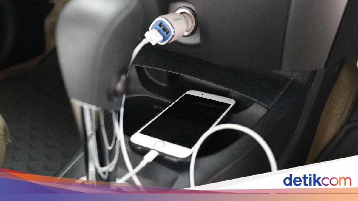 Cara Aman Cas HP di Mobil Selama Mudik