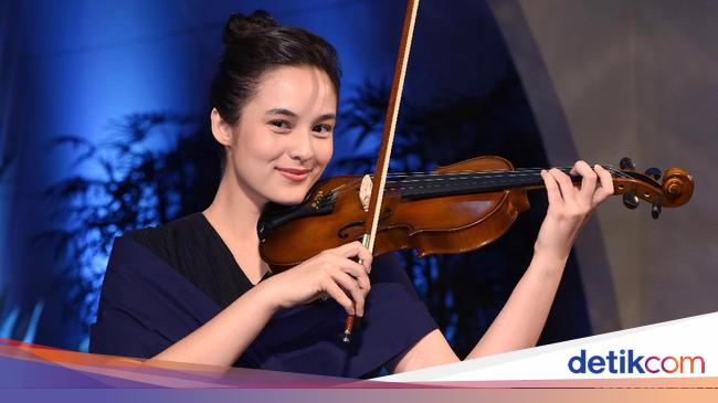 Main Biola, Chelsea Islan Cantik Banget!