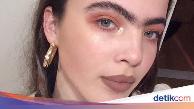 Punya Alis Menyatu, Model Ini Diolok-olok Mirip 'Shrek'