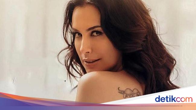Foto Kecantikan Sophia Latjuba Yang Awet Muda Di Usia 46 Tahun