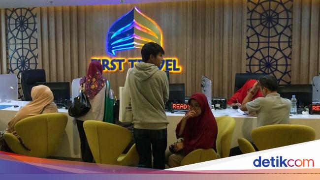 Puluhan Calon Jemaah Umrah Serbu Kantor First Travel