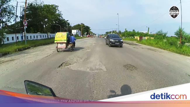 Vlog Anak Medan ke Jokowi: Simpang Galau hingga Jalan Digigit Tomcat