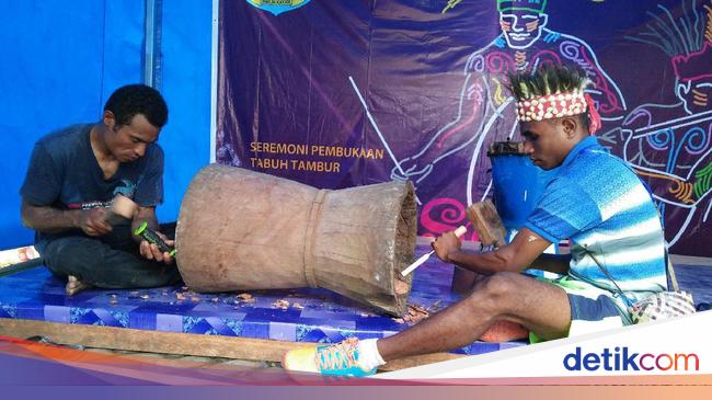 Begini Proses Pembuatan Tambur, Alat Musik Khas Raja Ampat