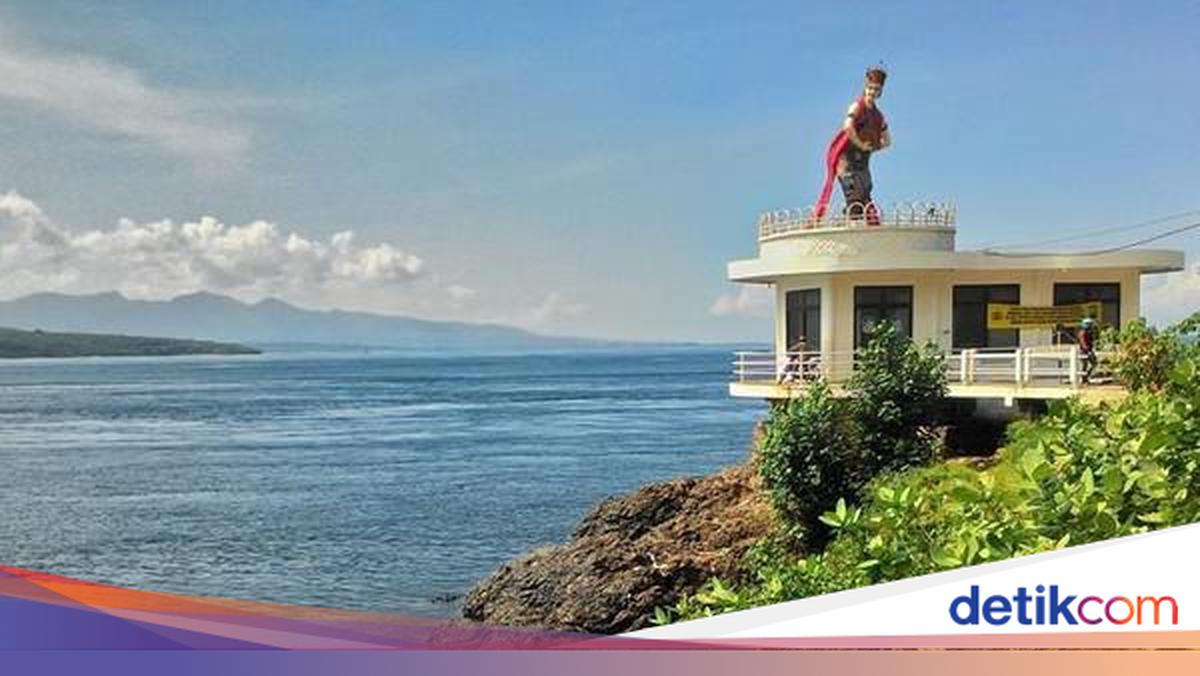 Warganet Takjub dengan Senja yang Melatari Patung Gandrung Banyuwangi