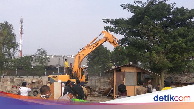 Ratusan Bangunan Liar di Taman BMW Dibongkar