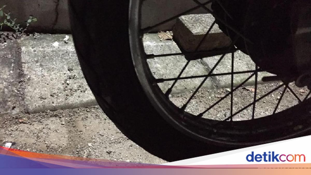 Ban Motor Bocor Halus, Ini Dia 5 Penyebanya