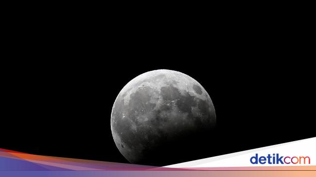 Potret Cantiknya Gerhana Bulan Sebagian di Berbagai Belahan Dunia