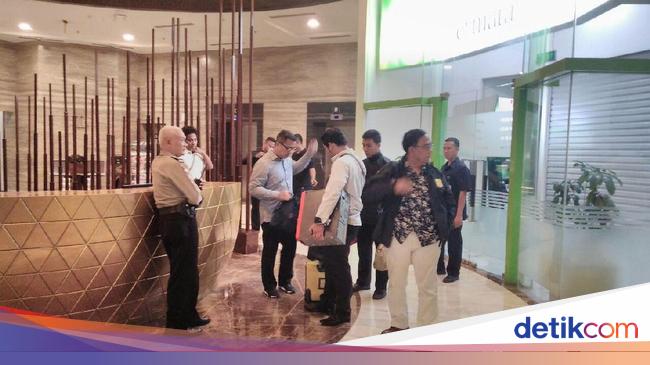 Geledah Kantor First Travel, Polisi Bawa Dokumen dan 1 CPU
