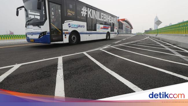 Perbandingan 100 Orang Bawa Kendaraan Pribadi dengan Naik Bus