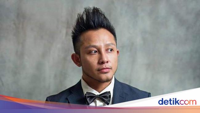 Kamu Nggak Akan Nyangka! Sosok Maskulin Bertubuh Kekar Ini Aslinya Wanita Kamu Nggak Akan Nyangka! Sosok Maskulin Bertubuh Kekar Ini Aslinya Wanita