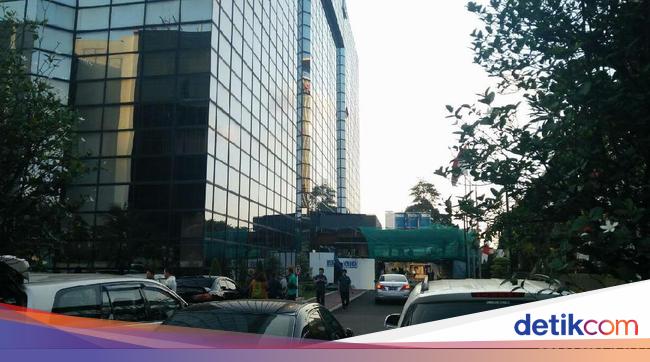 Penyidik Bareskrim Datangi Kantor First Travel di Rasuna Said