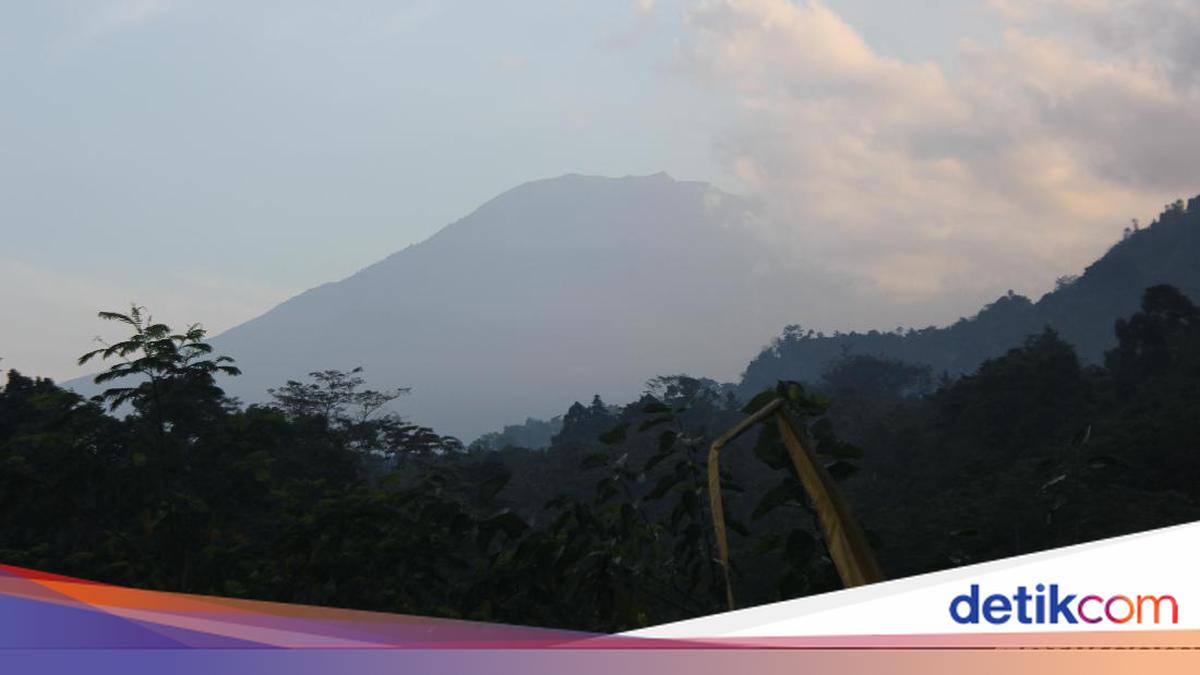 Sirene dan Rambu-rambu Telah Dipasang di Gunung Agung