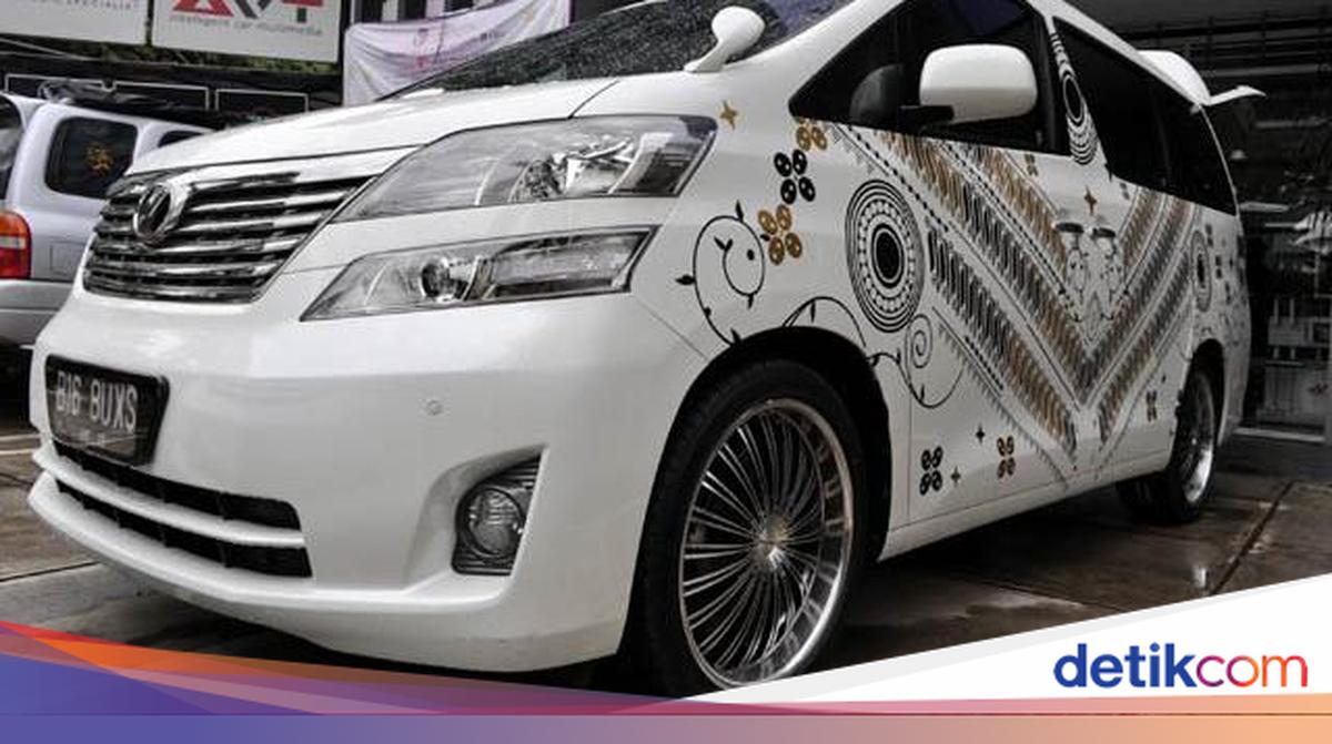 Mobil Selebriti dengan Corak Batik