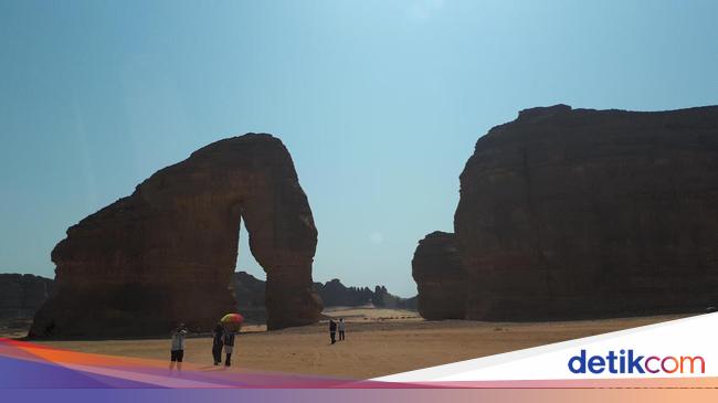 Batu Purba yang Mirip Gajah di Arab Saudi