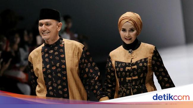 Mesranya Artis Senior Hengky Tornado dan Istri di Atas Runaway Mesranya Artis Senior Hengky Tornado dan Istri di Atas Runaway