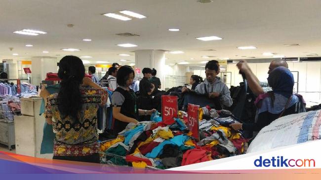 Toko Ritel Berguguran, Pesta Diskon Untuk Masyarakat