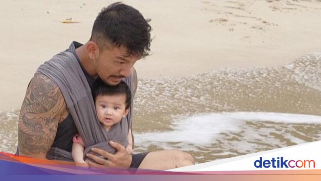 Rio Dewanto Bicara Quality Time Keluarga hingga Perkembangan Anak