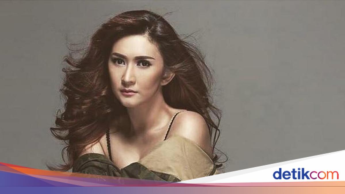 Katalog Alexis yang Bikin Geger, Jadi Janda Nafa Urbach Makin Seksi