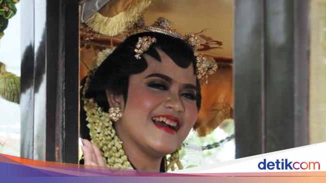 Mengenal Baju Adat Solo Basahan Keprabon yang Dipakai Kahiyang Ayu