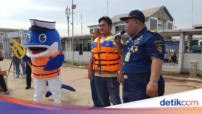 Si Bombang, Maskot Keselamatan Pelayaran Curi Perhatian Warga