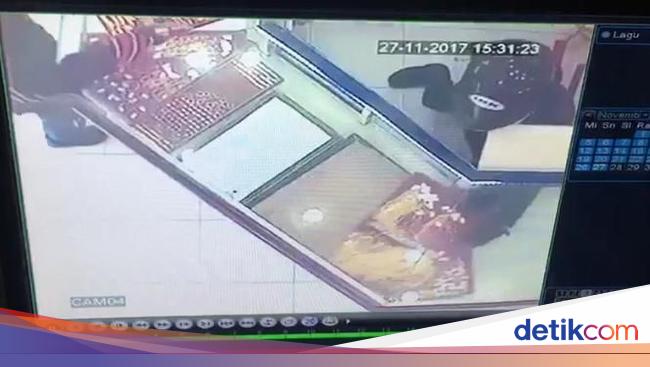 Aksi Brutal Perampok Toko Emas di Indramayu Terekam CCTV
