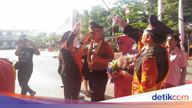 Usai Sertijab, Tradisi Pedang Pora Sambut Kapolres Jaksel dan Jakpus