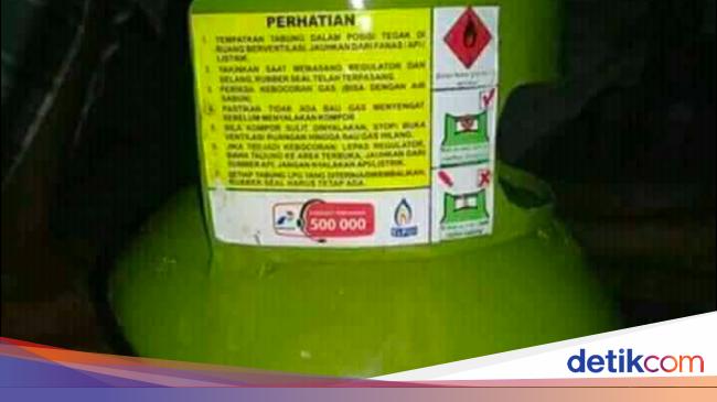 Unik, Pria Ini Pakai Helm Berbentuk Gas Elpiji 3 Kg