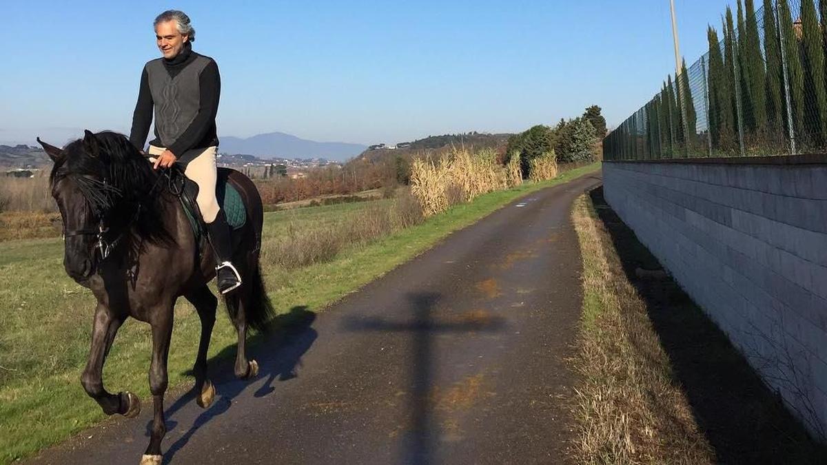 Andrea Bocelli Makin Tua Makin Bugar, Begini Lho Olahraganya