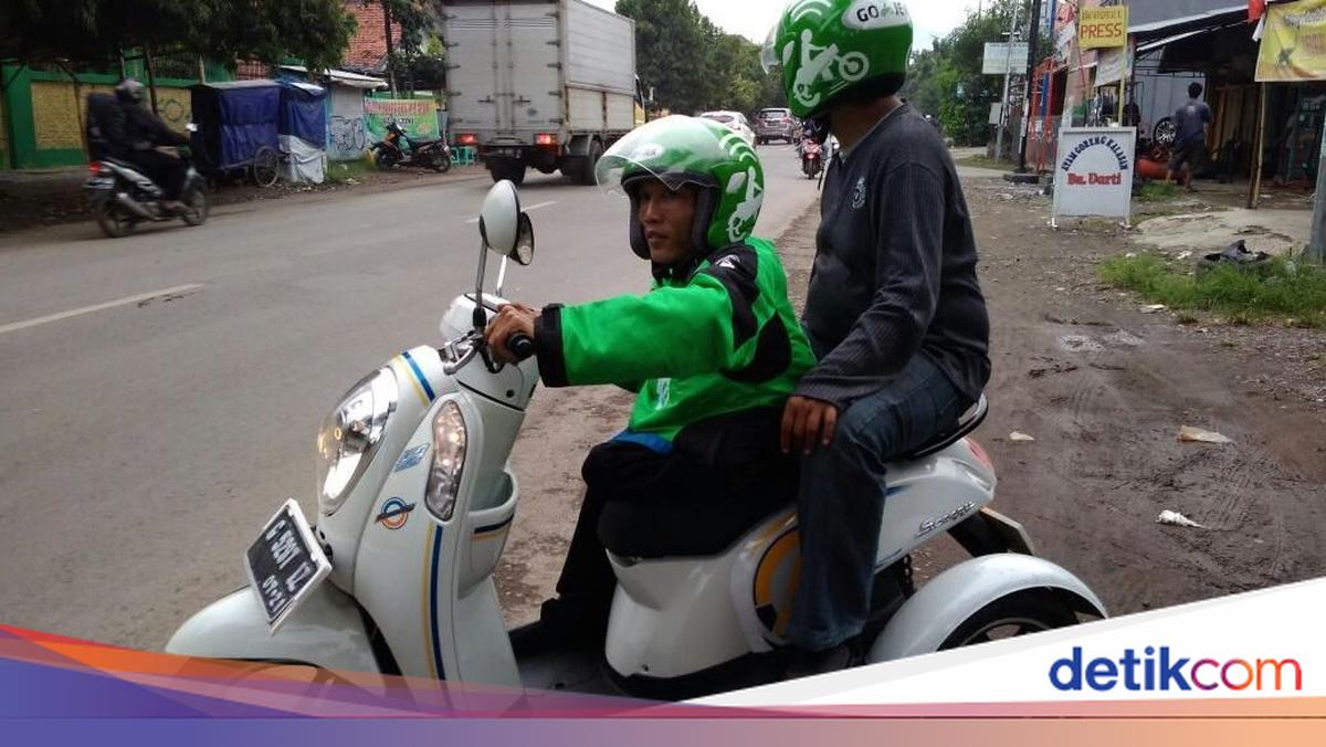 Difabel Ini Modif Motor Jadi Roda Tiga untuk Narik Go-Jek